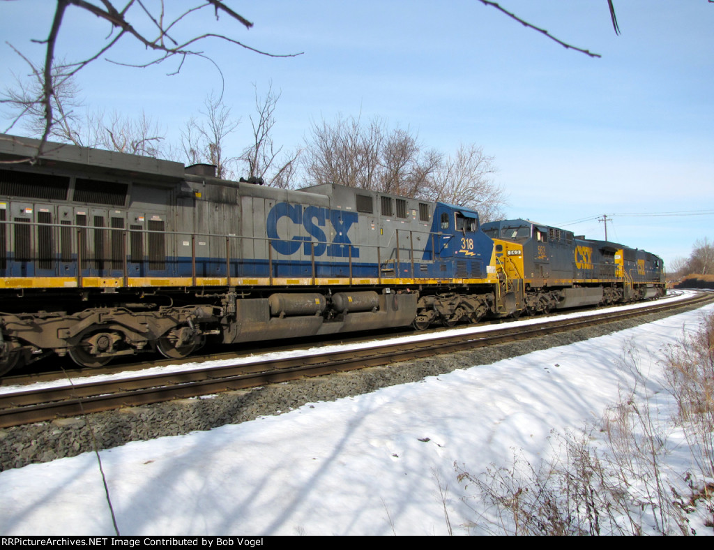 CSX 318 and 563